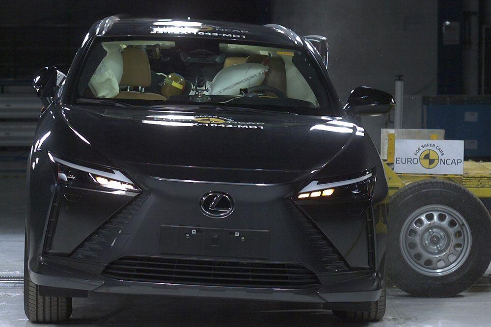 Lexus RZ Jadi Mobil Pertama Yang Raih Bintang 5 Dari Metode Pengujian ...
