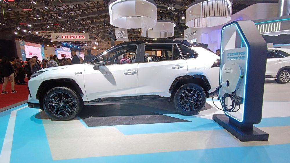 Toyota Resmi Pamerkan RAV4 GR Sport PHEV di Gaikindo Jakarta Auto Week ...